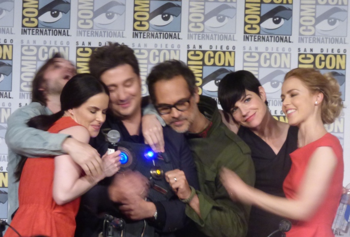 12 Monkeys Panel Rocks San Diego Comic-Con Features Mom, Dad, Goines ...